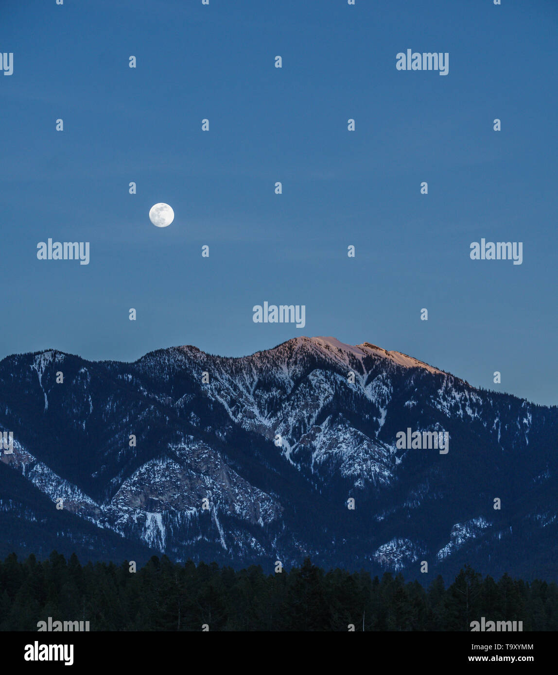 Moon over mountains hi-res stock photography and images - Alamy