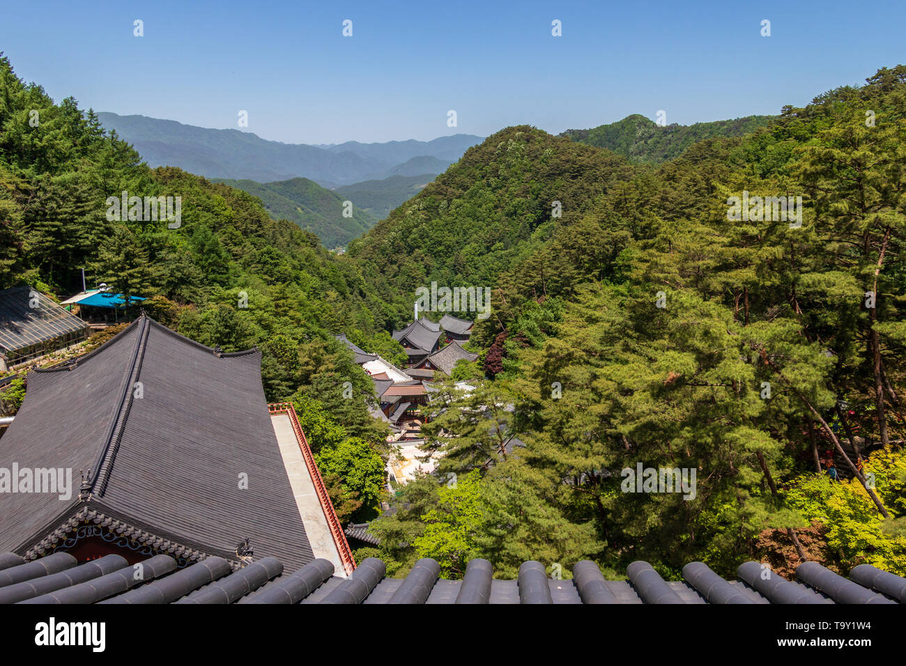 Guinsa temple korea hi-res stock photography and images - Alamy