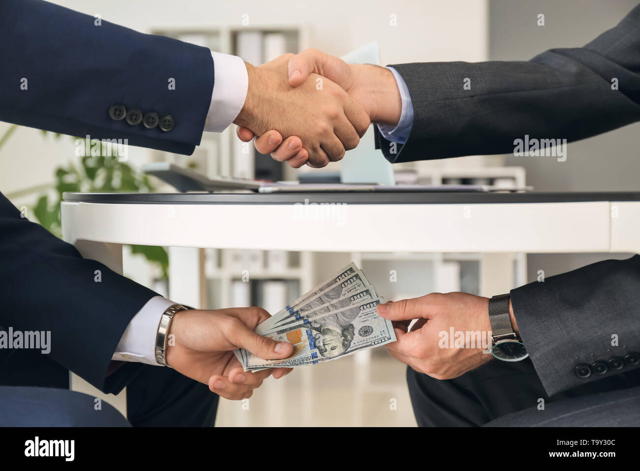 Businessmen hiding hi-res stock photography and images - Alamy
