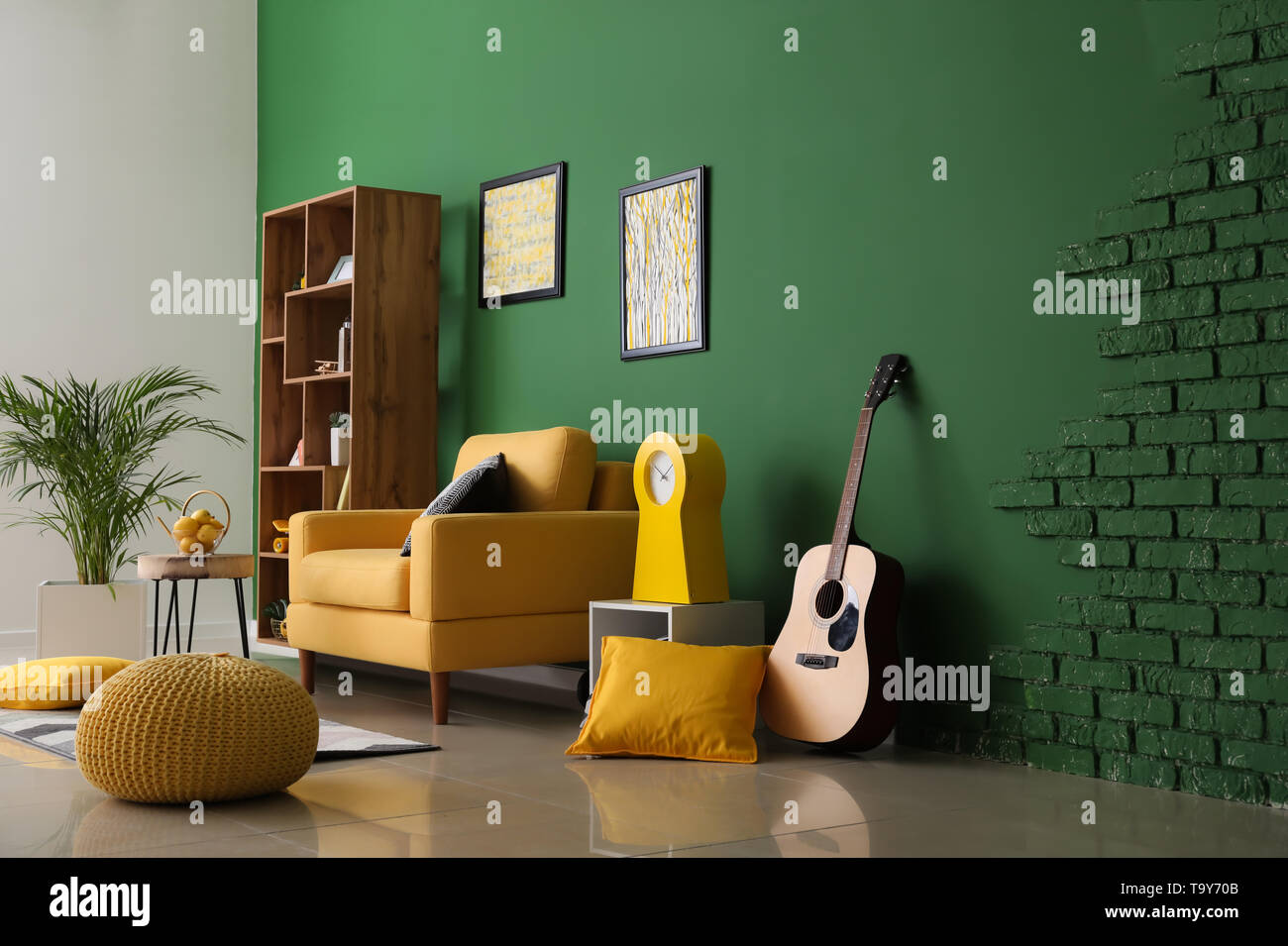 Beautiful interior of modern comfortable room Stock Photo - Alamy