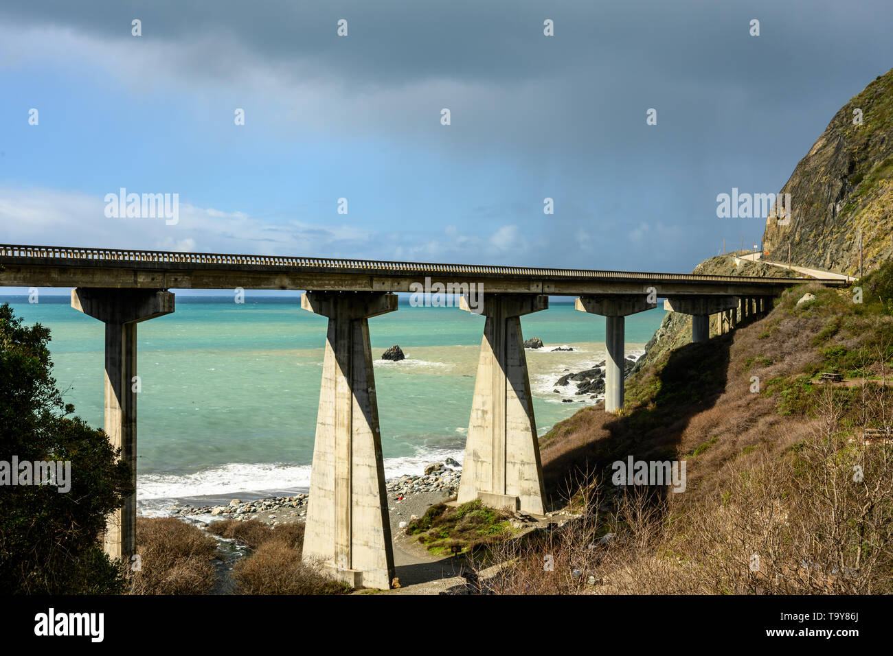 Highway 101 Bridge At Lime Kiln along Big Sur coast Stock Photo - Alamy
