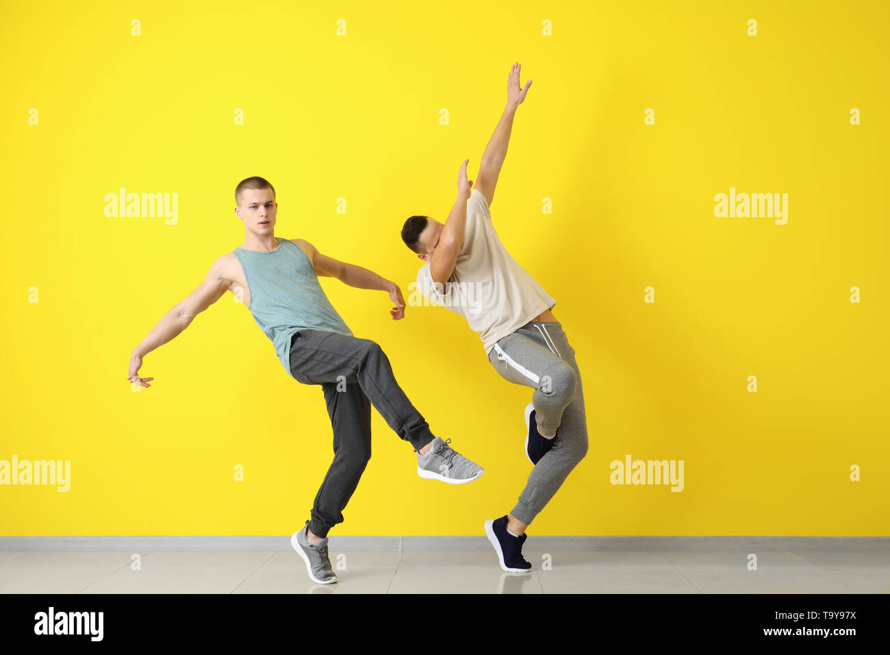 Young men dancing hi-res stock photography and images - Alamy