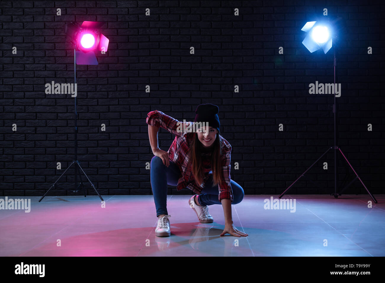 Stylish young woman dancing hip hi-res stock photography and images - Alamy