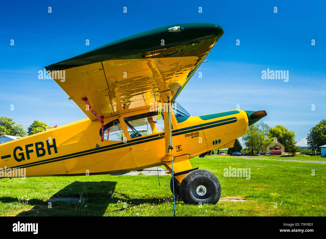 Four engine british transport aircraft hi-res stock photography and images - Alamy