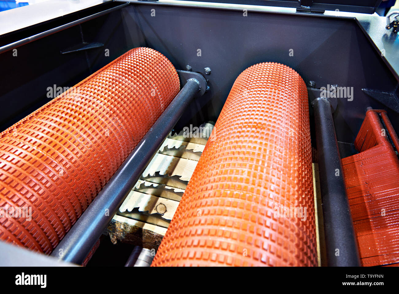 Log sawing machine in factory Stock Photo - Alamy