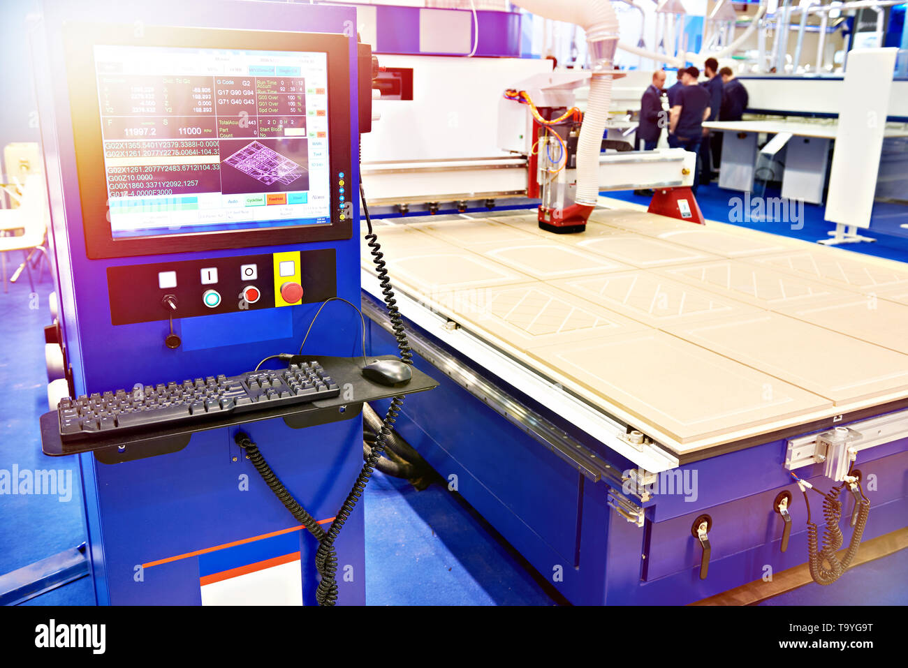 Milling and engraving CNC center with automatic tool change for ...