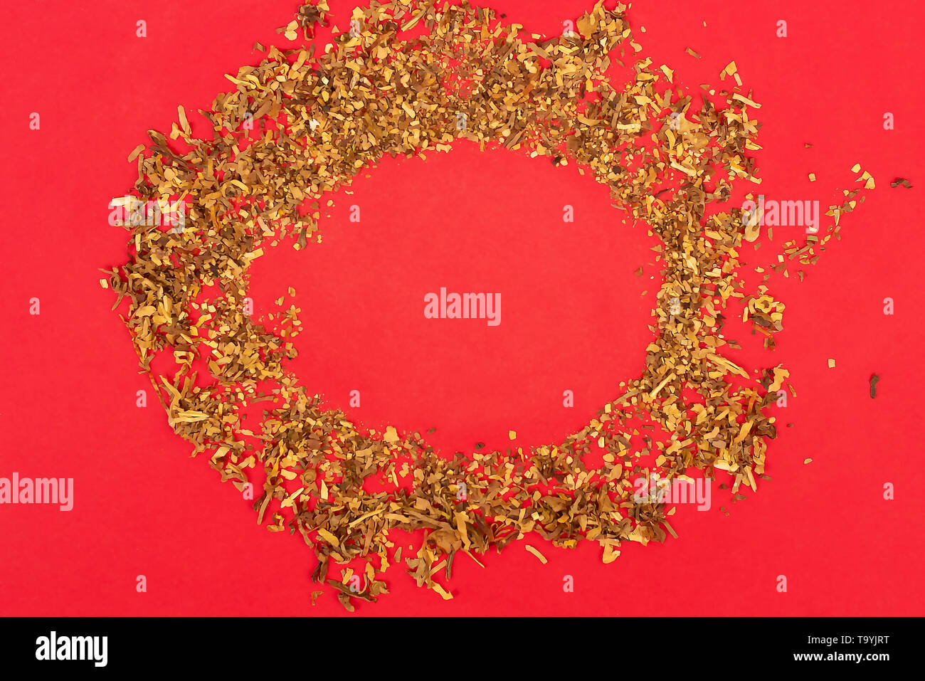 Frame of dry tobacco on red background. Copy space Stock Photo - Alamy