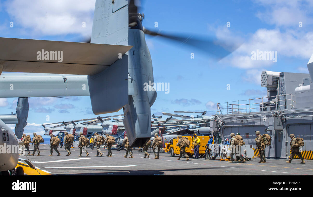 190512-M-EC058-0060 PACIFIC OCEAN (May 12, 2019) U.S. Marines and ...