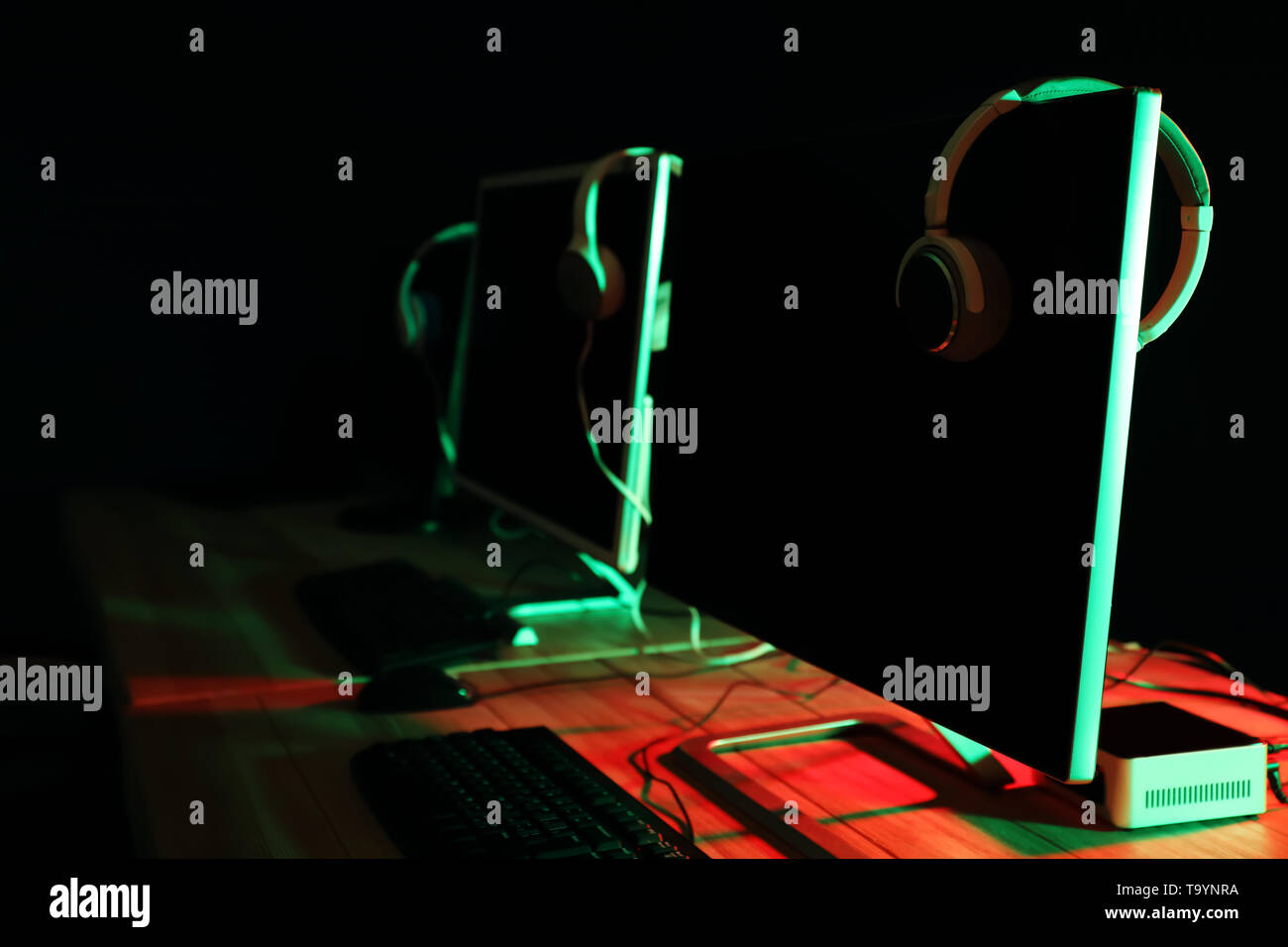 Interior of modern computer club Stock Photo - Alamy