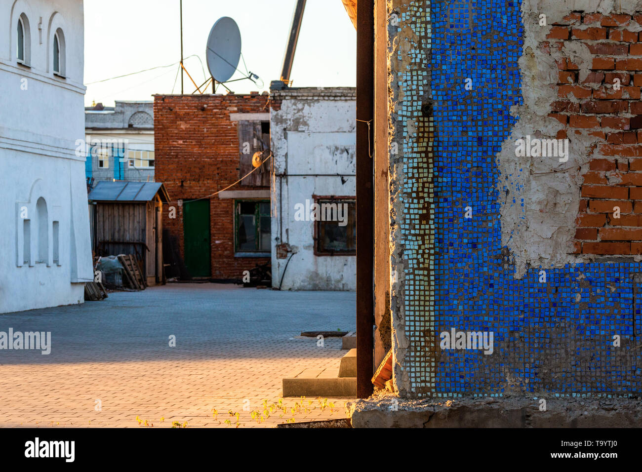 deadpan style outdoor city street daylight composition Stock Photo - Alamy