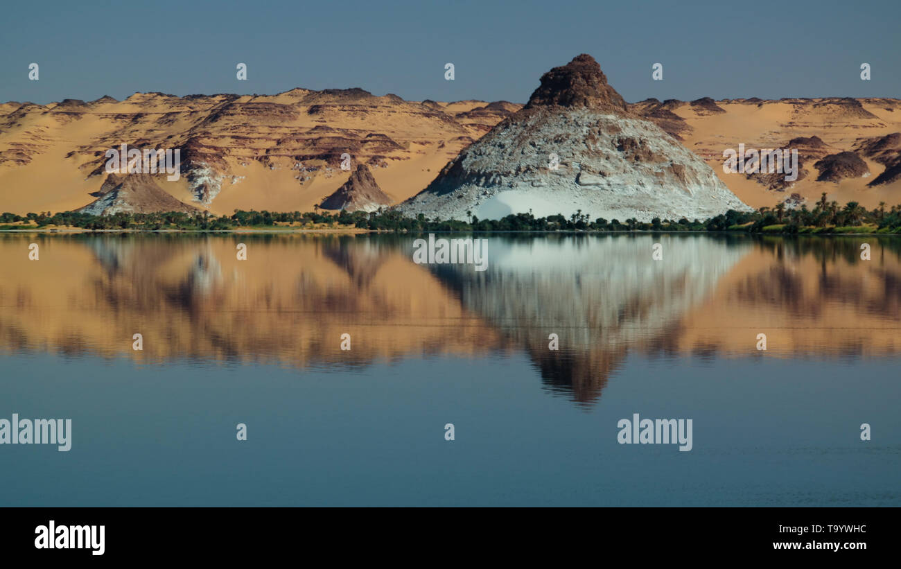 Desert serir hi-res stock photography and images - Alamy