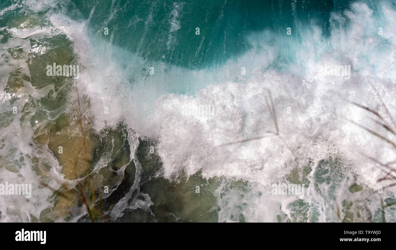 Waves crash against cliff hi-res stock photography and images - Alamy