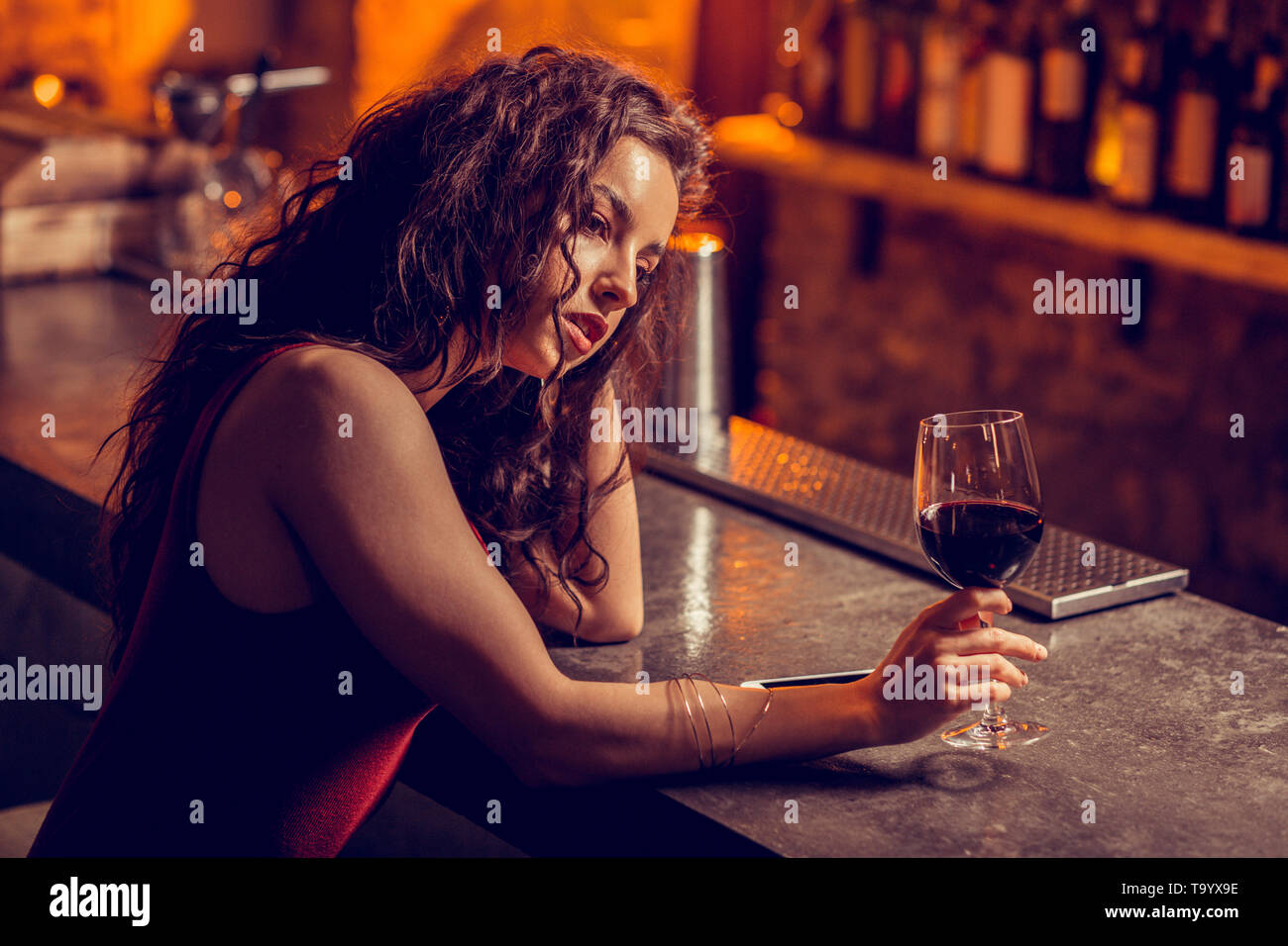 Woman alone bar sad hi-res stock photography and images - Alamy