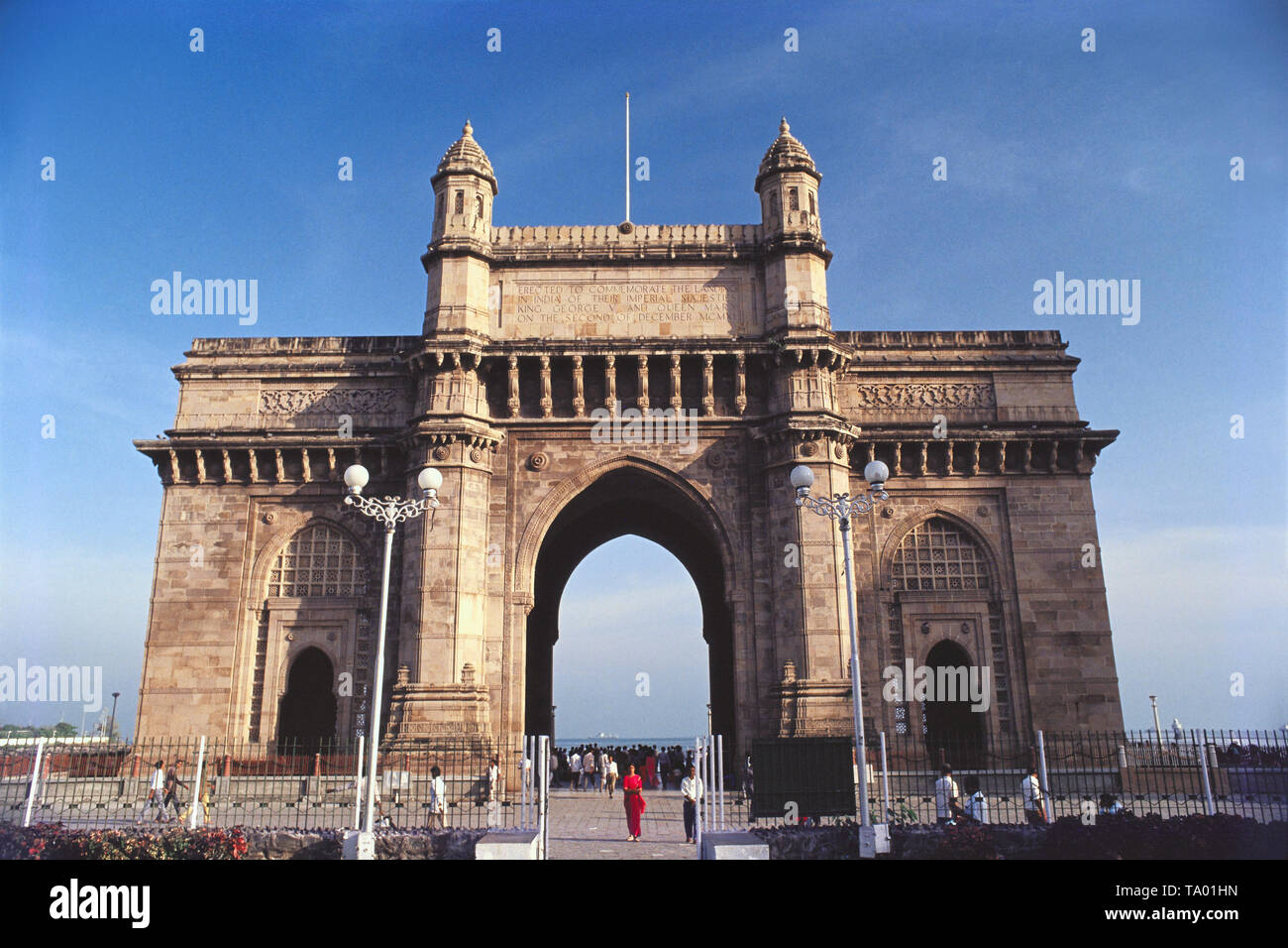 VIEW OF EXTERIOR OF THE GATEWAY OF INDIA, MUMBAI, INDIA Stock Photo - Alamy