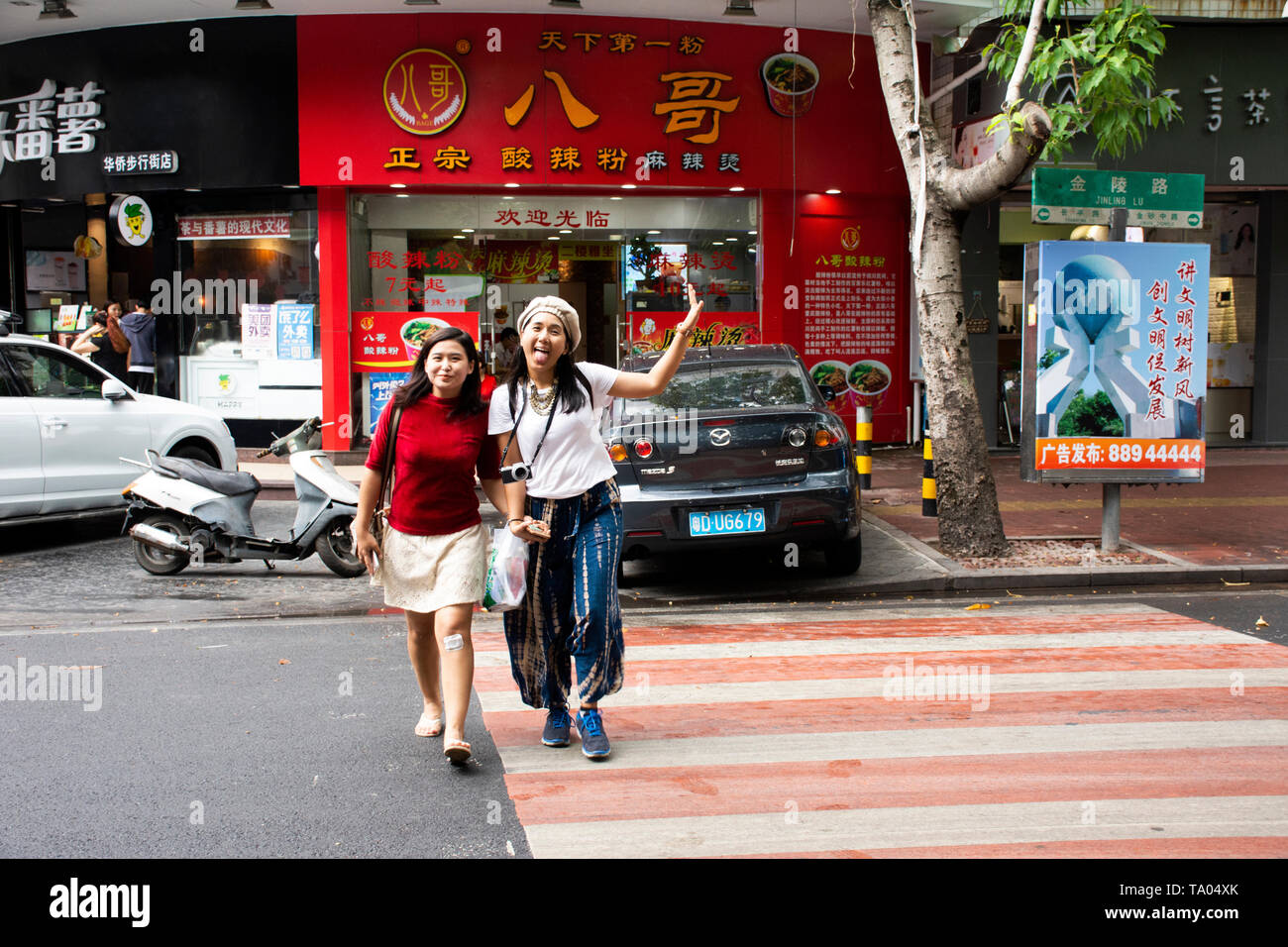 Travelers thai women walking crossing road go to travel visit HuaQiao ...