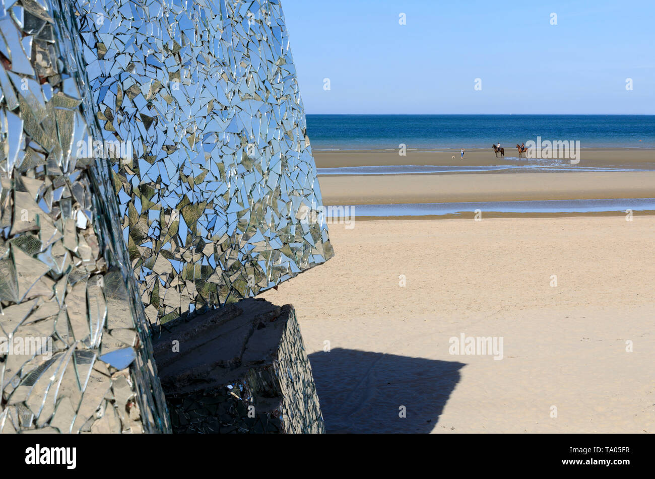 Leffrinckoucke (northern France): beach and blockhouse covered in ...