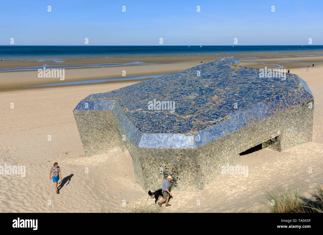 Leffrinckoucke (northern France): beach and blockhouse covered in ...