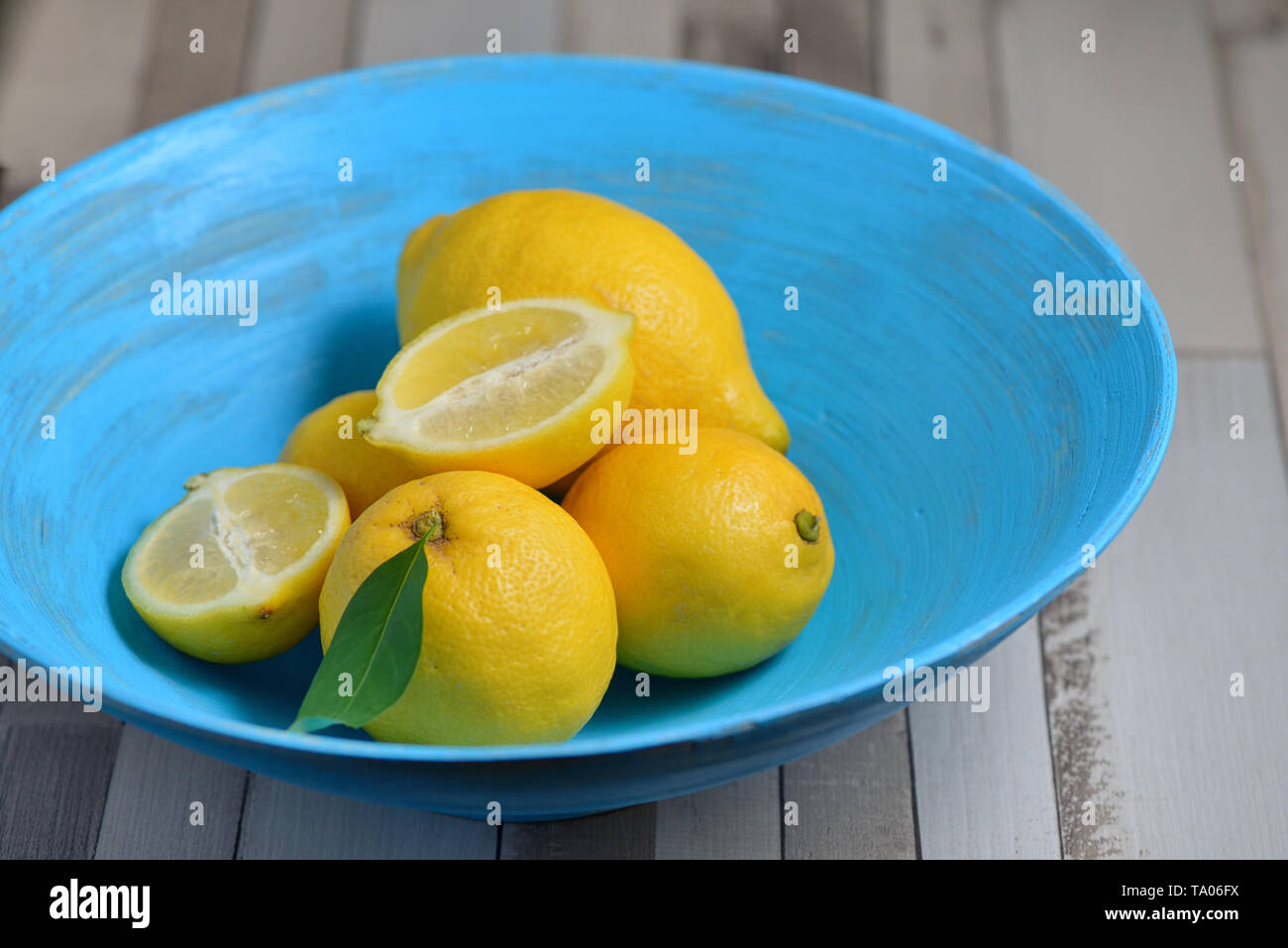 Yellow lemons slice pile hi-res stock photography and images - Alamy