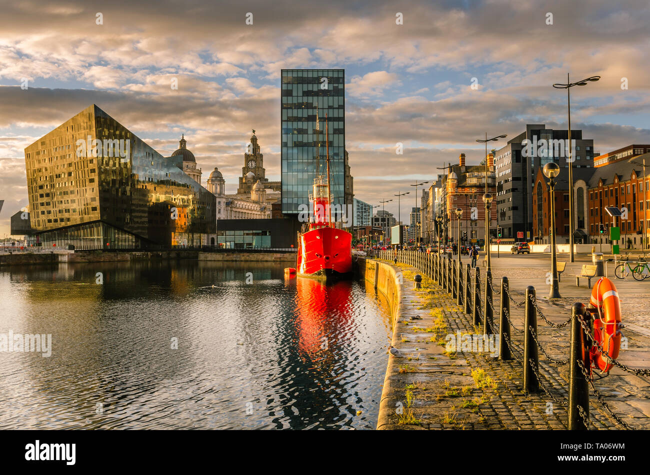 Liverpool harbour hi-res stock photography and images - Alamy