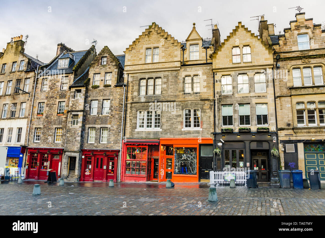 Colourful shopfront hi-res stock photography and images - Alamy