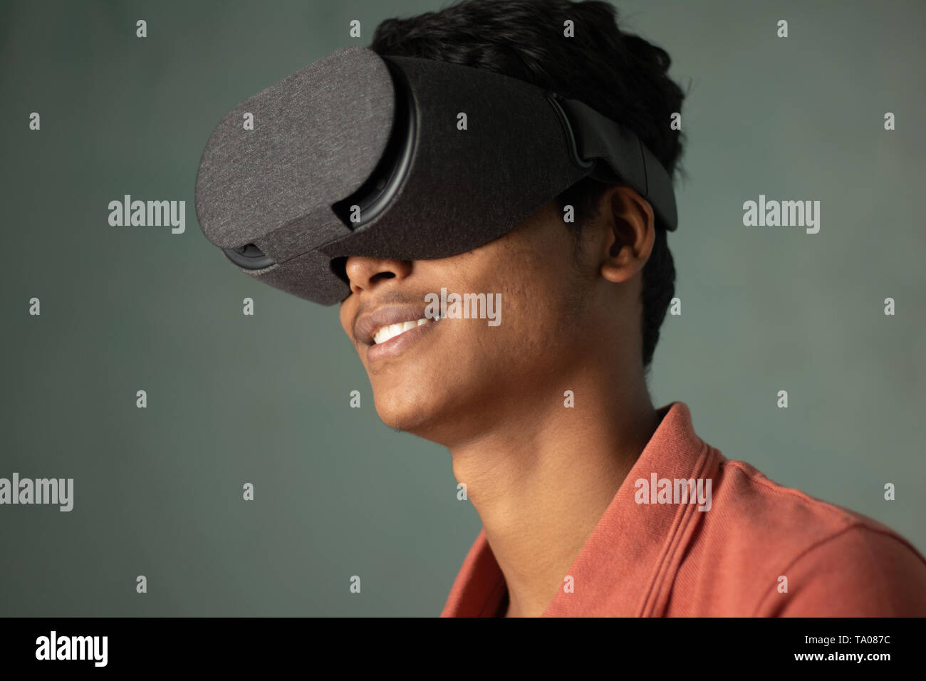 Virtual lifestyle hi-res stock photography and images - Alamy