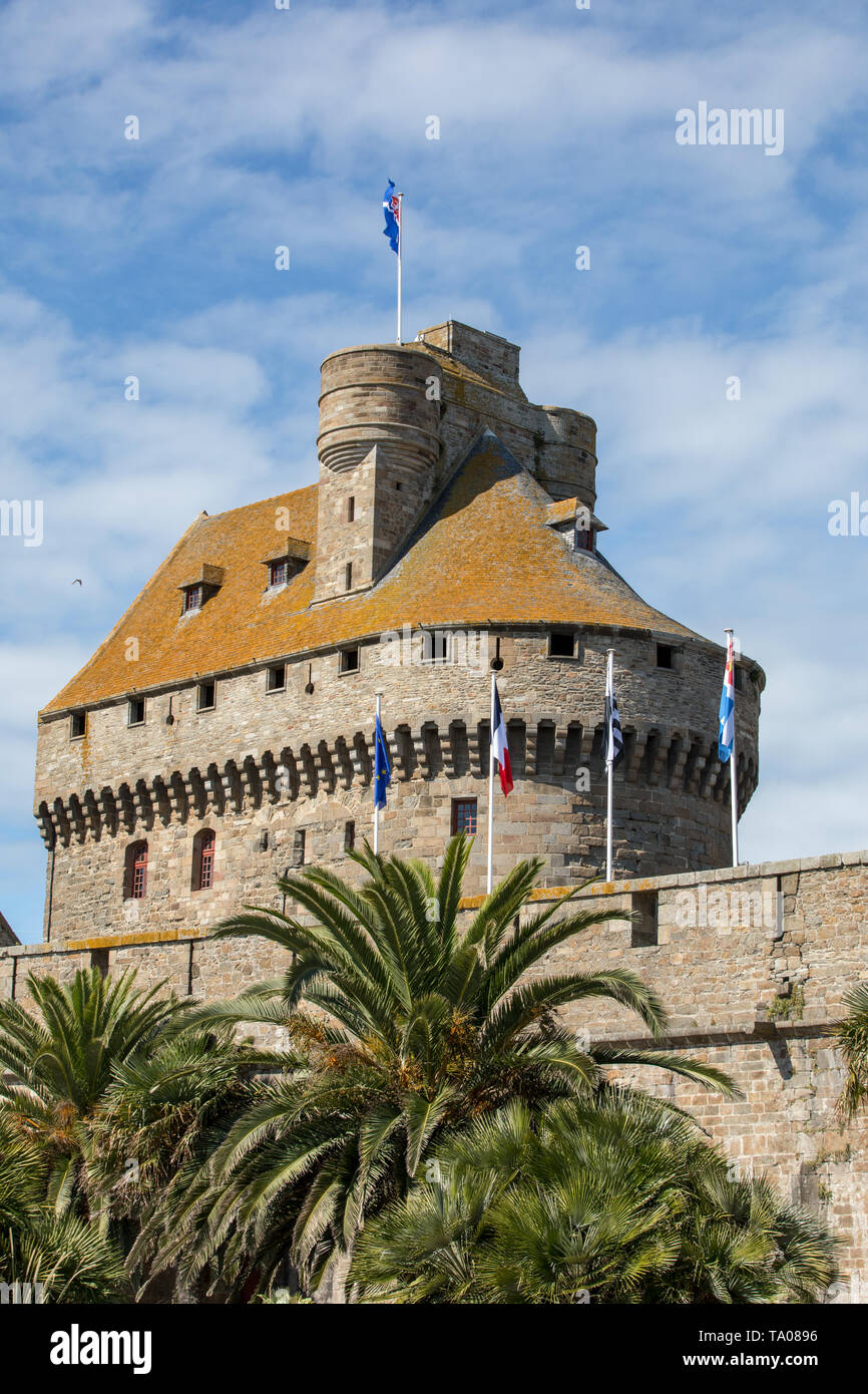 The castle of Duchess Anne of Brittany in the walled city houses the ...