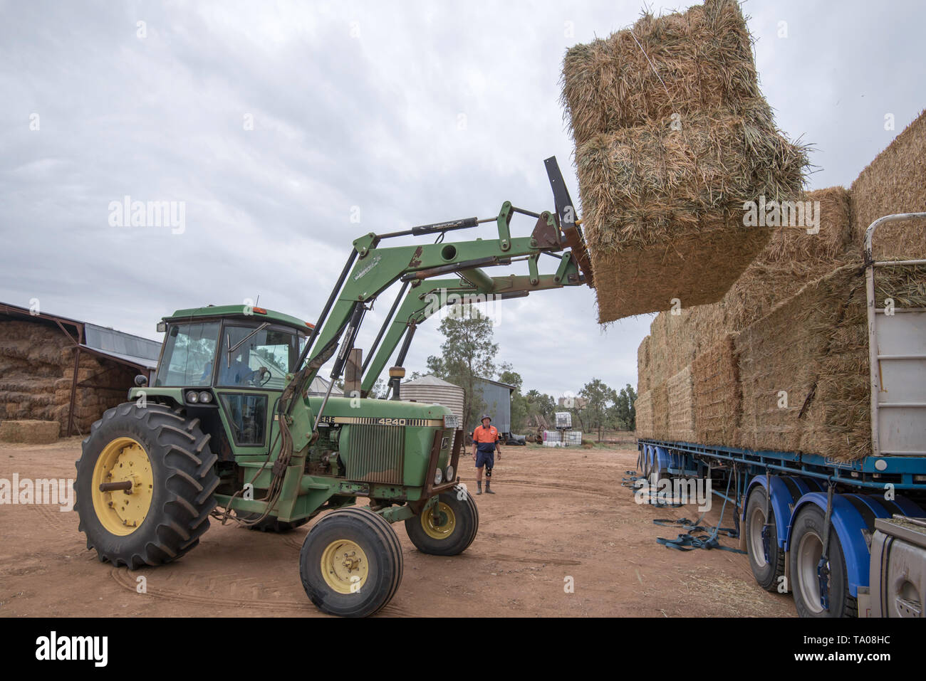 Loading of a semi trailer hi-res stock photography and images - Alamy