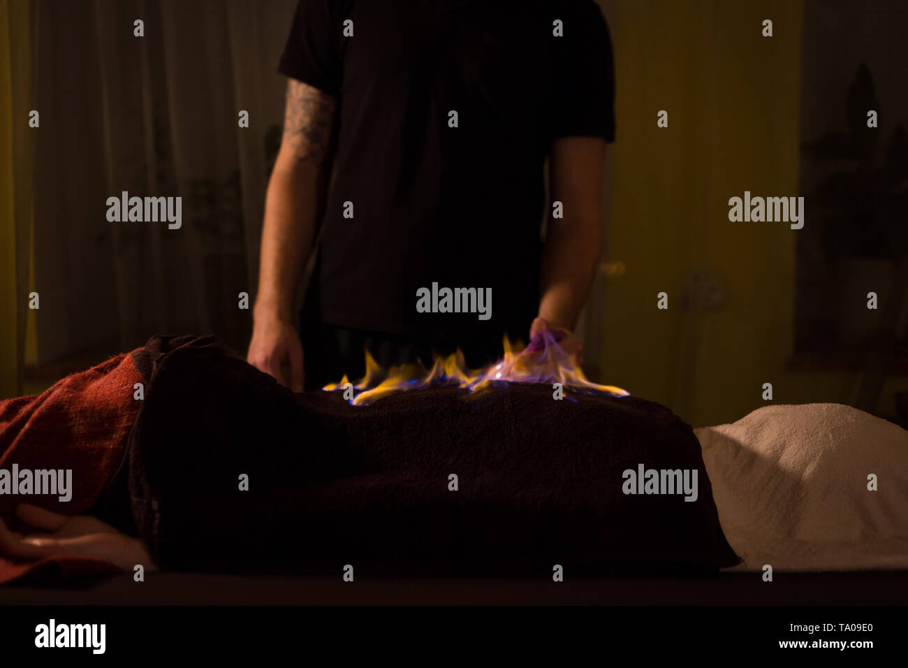 Chinese fire massage - Huo Liao therapy. Traditional chinese medicine ...