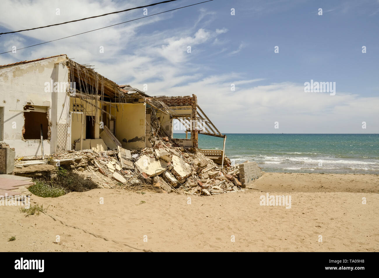 Weather damage building hi-res stock photography and images - Alamy