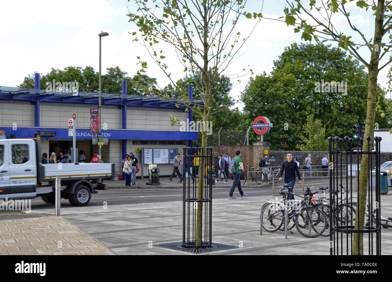 Colindale tube station hi-res stock photography and images - Alamy
