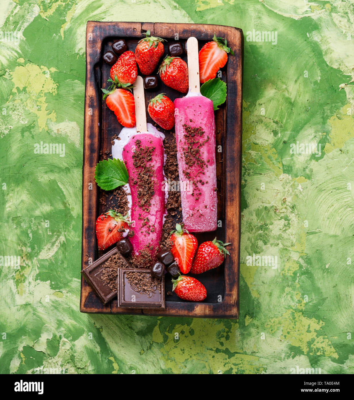 Strawberry ice cream and fresh berries.Ice cream sundae Stock Photo - Alamy