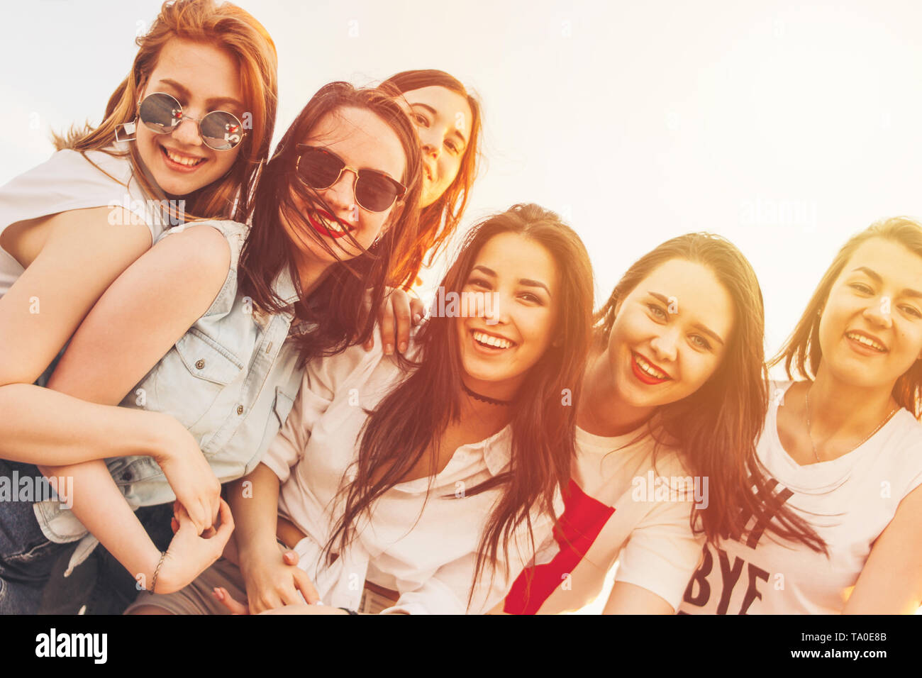 Group of girls friends hi-res stock photography and images - Alamy