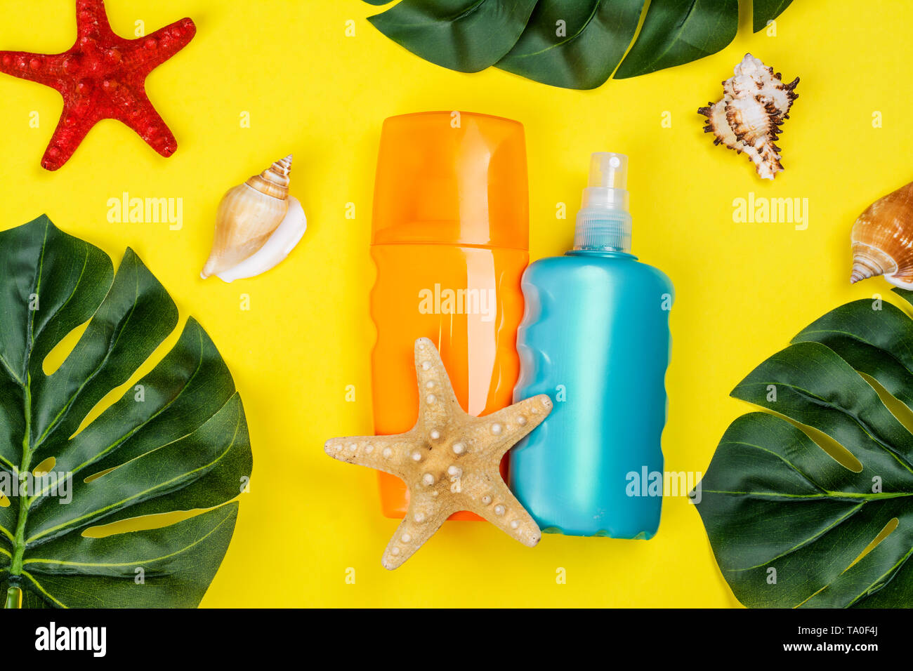 Bottle of sunscreen lotion and spray Stock Photo - Alamy