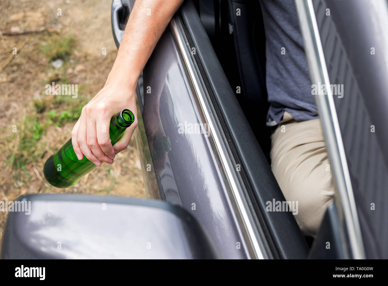 Illustration man driving car drunk hi-res stock photography and images ...