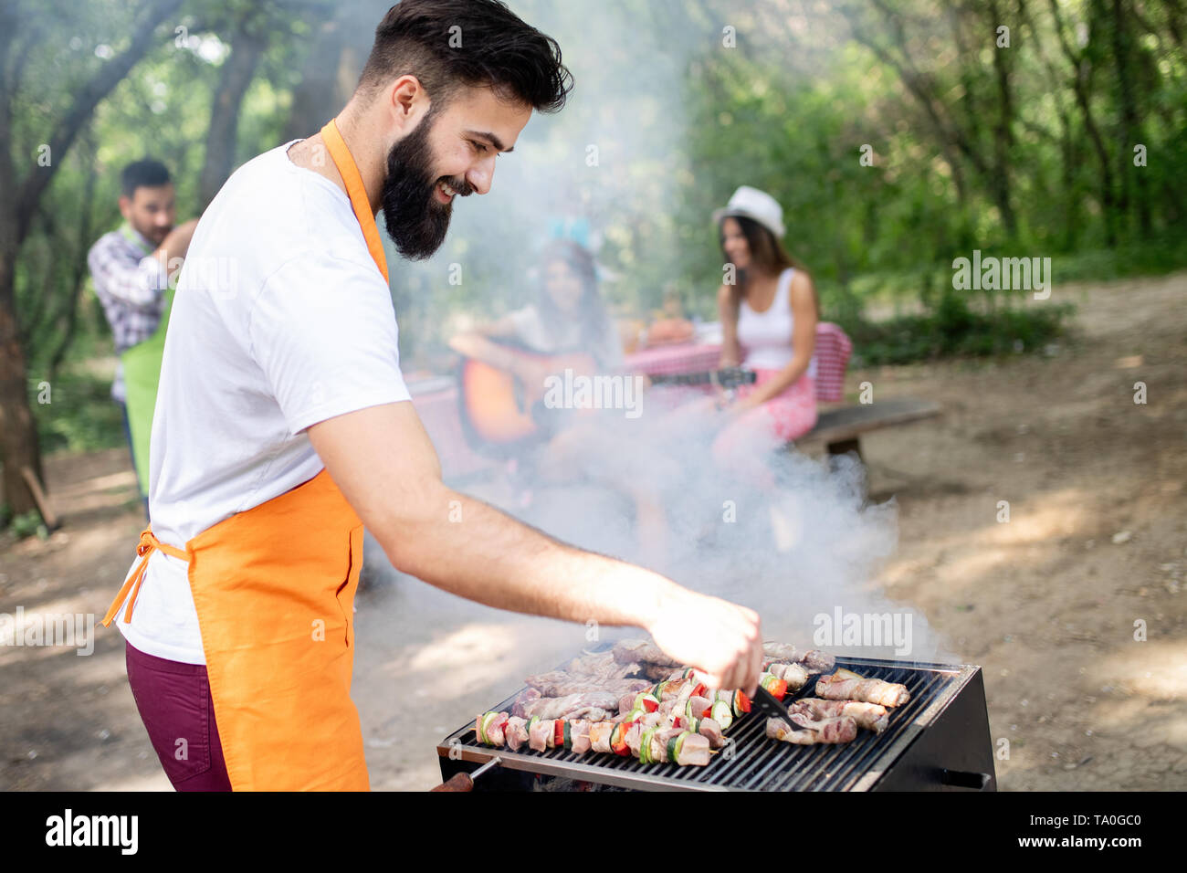 Couple outdoor grilling meat beer barbecue hi-res stock photography and ...