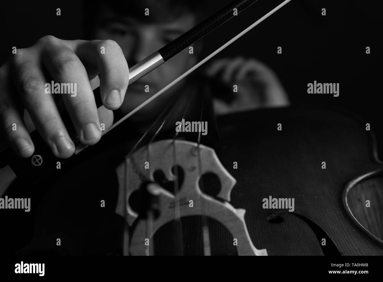 Solo cellist hi-res stock photography and images - Alamy
