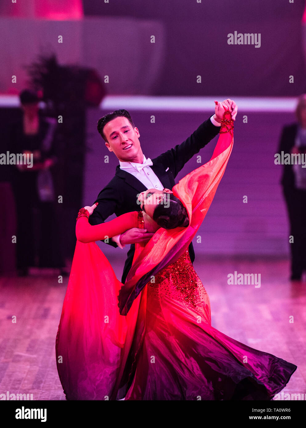 Ballroom dance hi-res stock photography and images - Alamy