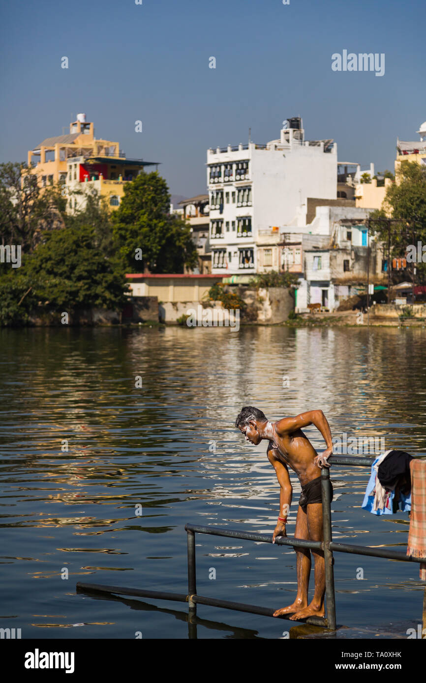 Hindu ritual washing hi-res stock photography and images - Alamy