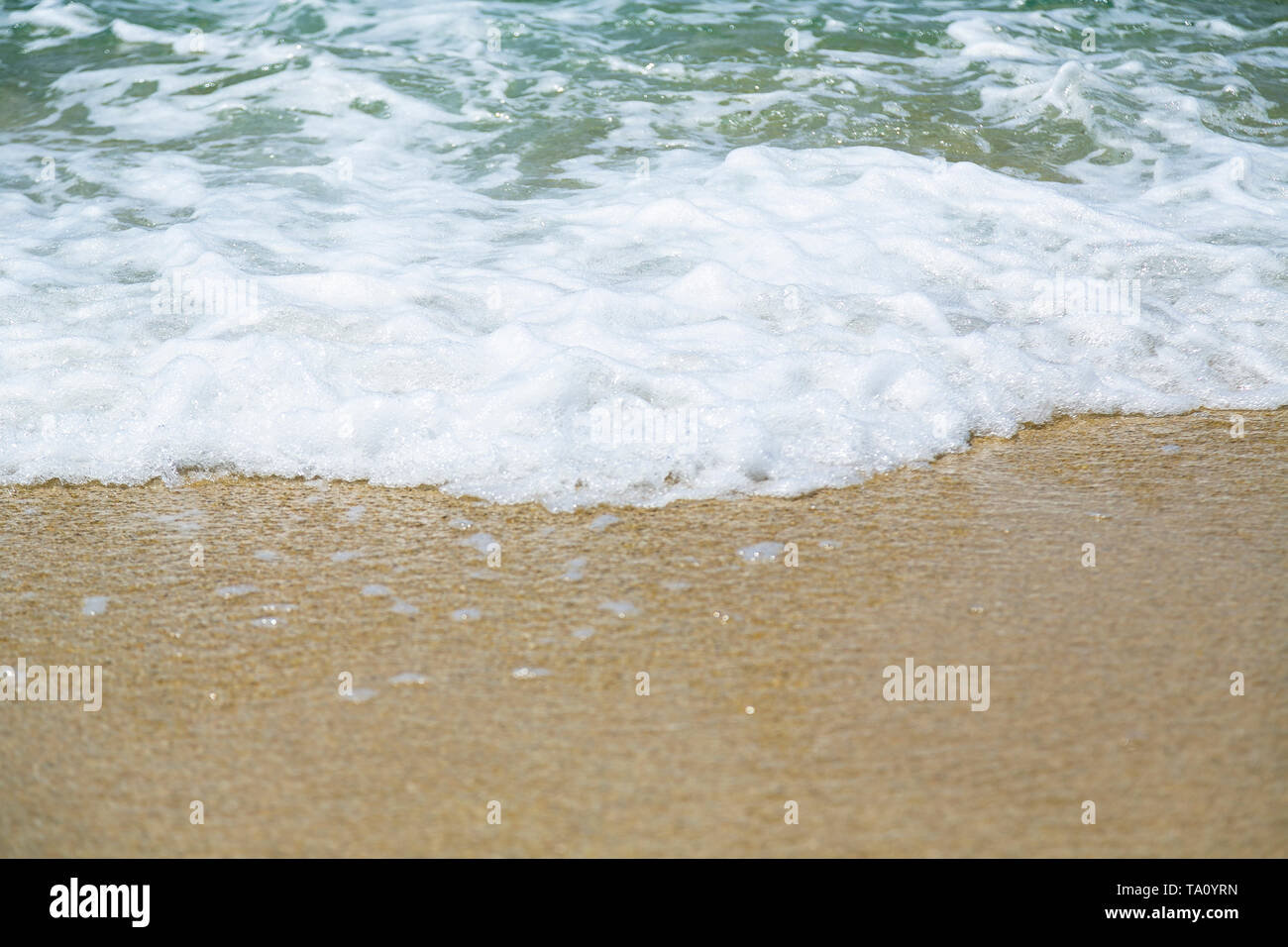 ocean wave and foam for backgrounds Stock Photo - Alamy