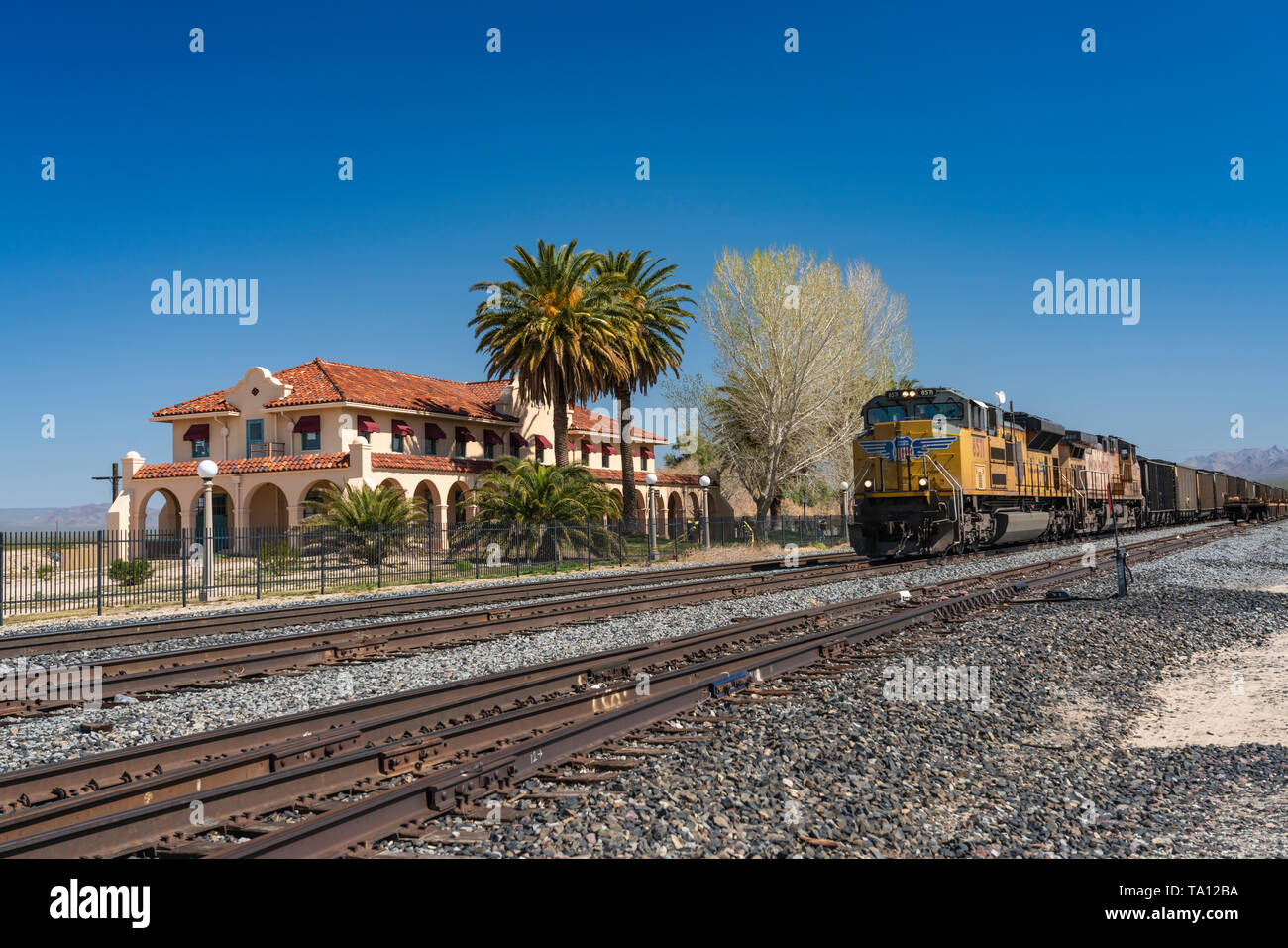 Freight train mojave desert hi-res stock photography and images - Alamy