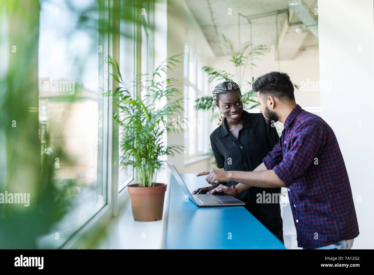 African indian business partners hi-res stock photography and images ...