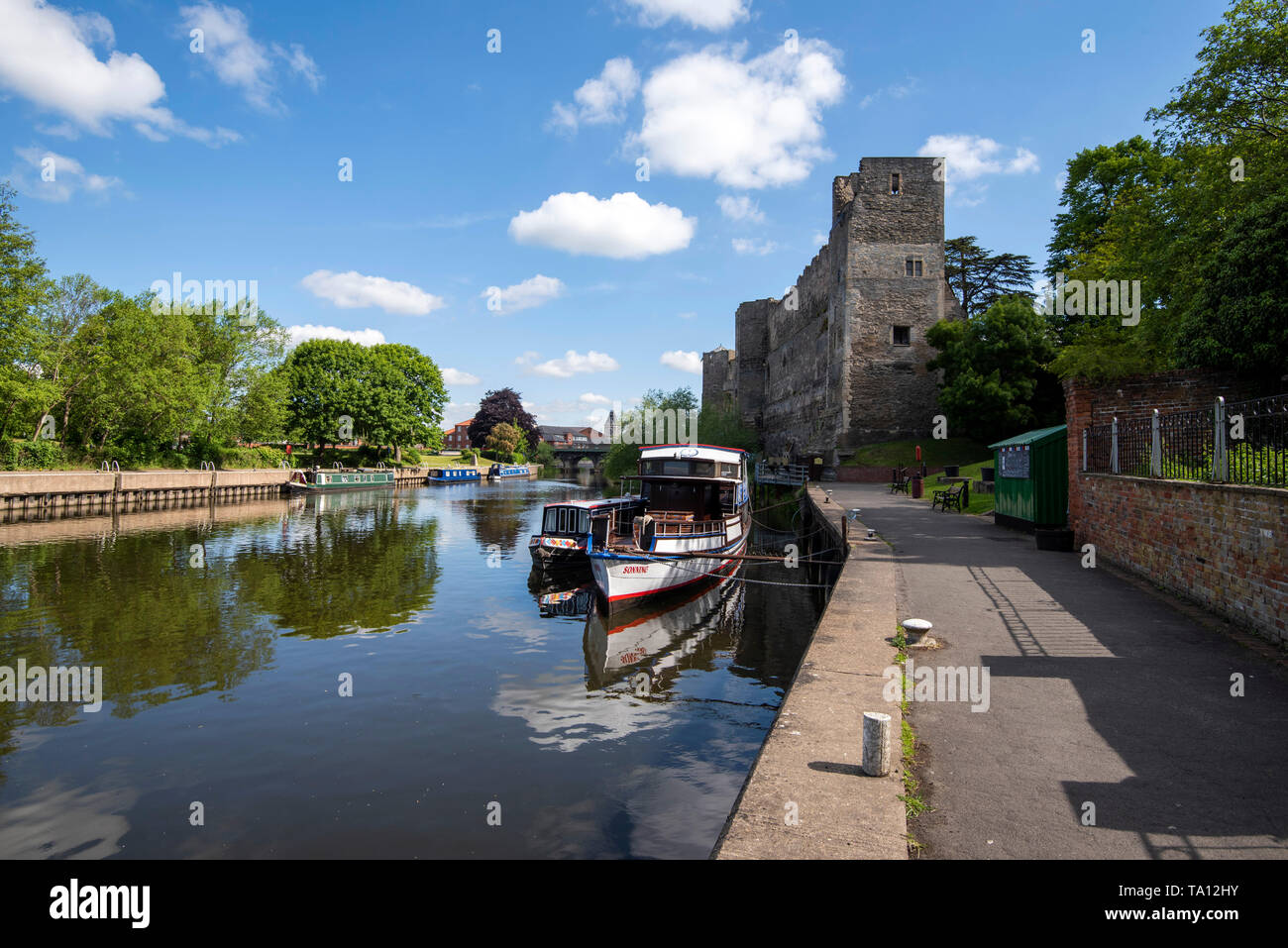 Newark Castle reflected in the River at Newark on Trent ...