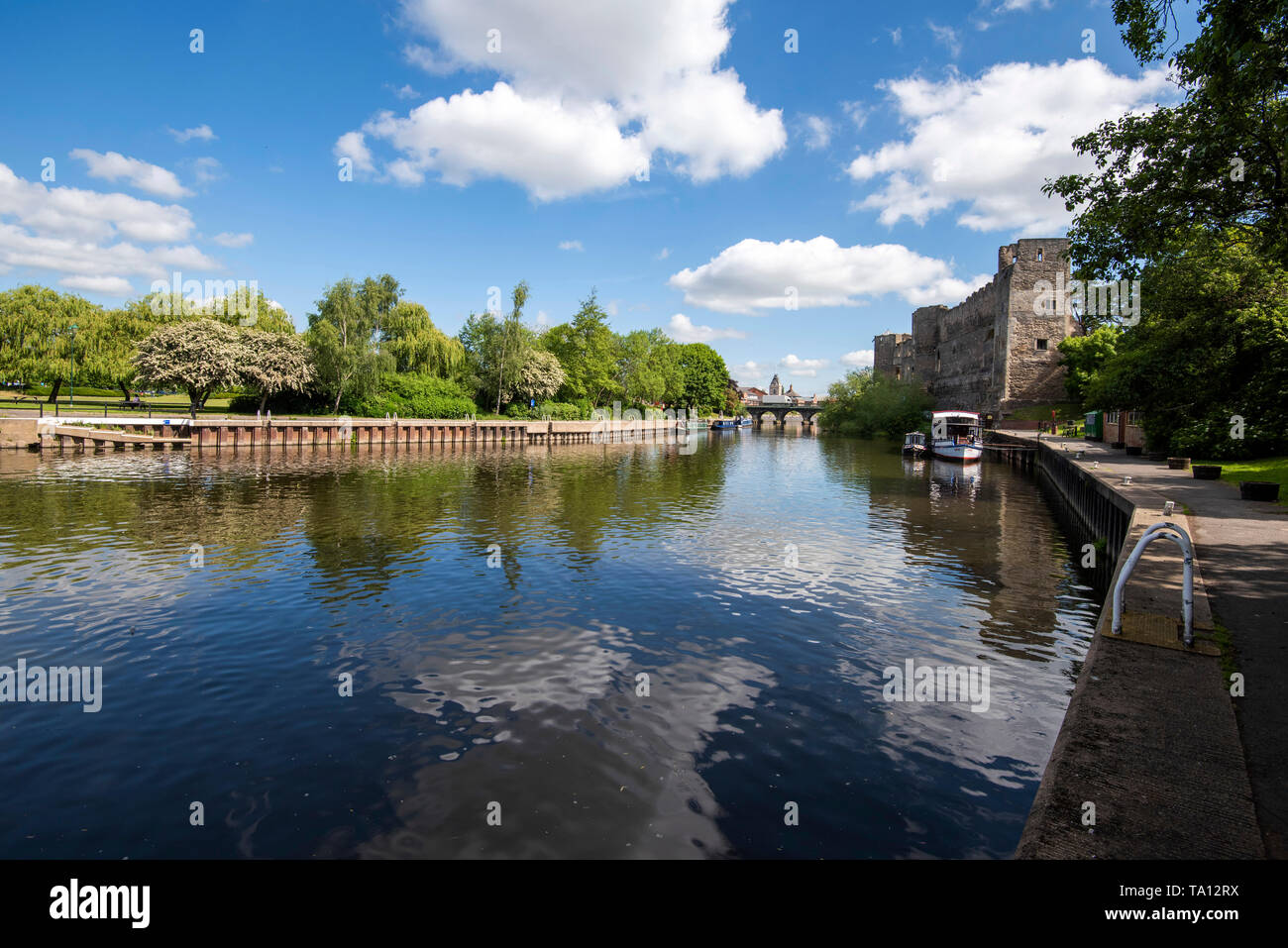 Newark Castle reflected in the River at Newark on Trent ...
