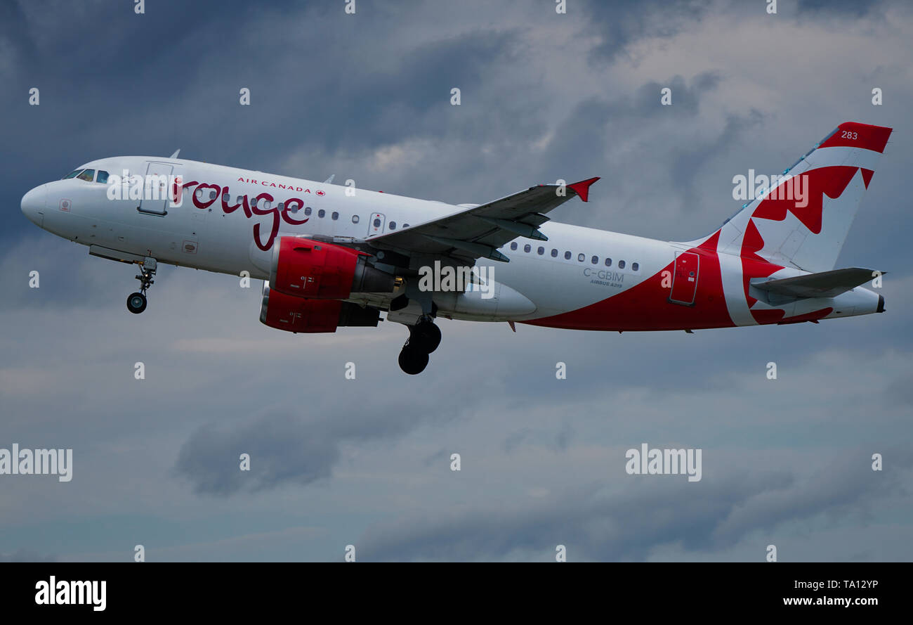 Grey aircraft hi-res stock photography and images - Alamy