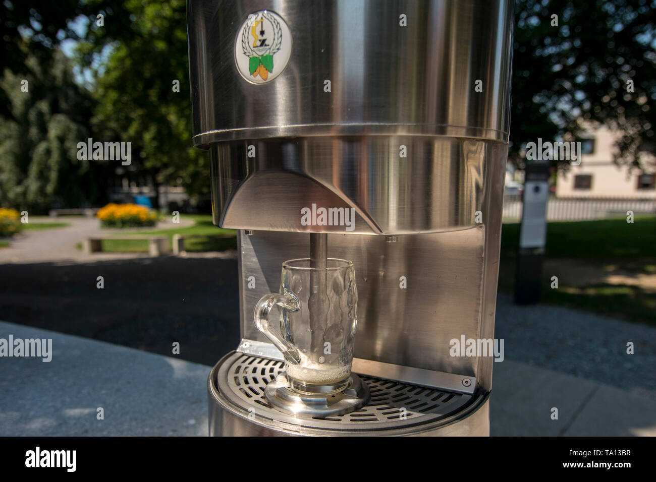 beer tasting at beer fountain Stock Photo - Alamy