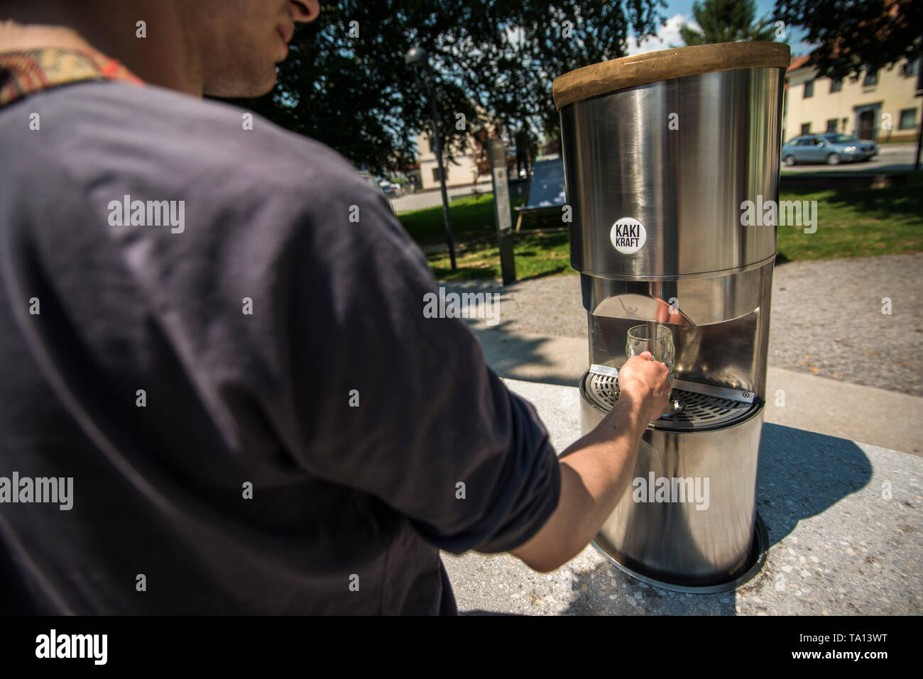 beer tasting at beer fountain Stock Photo - Alamy