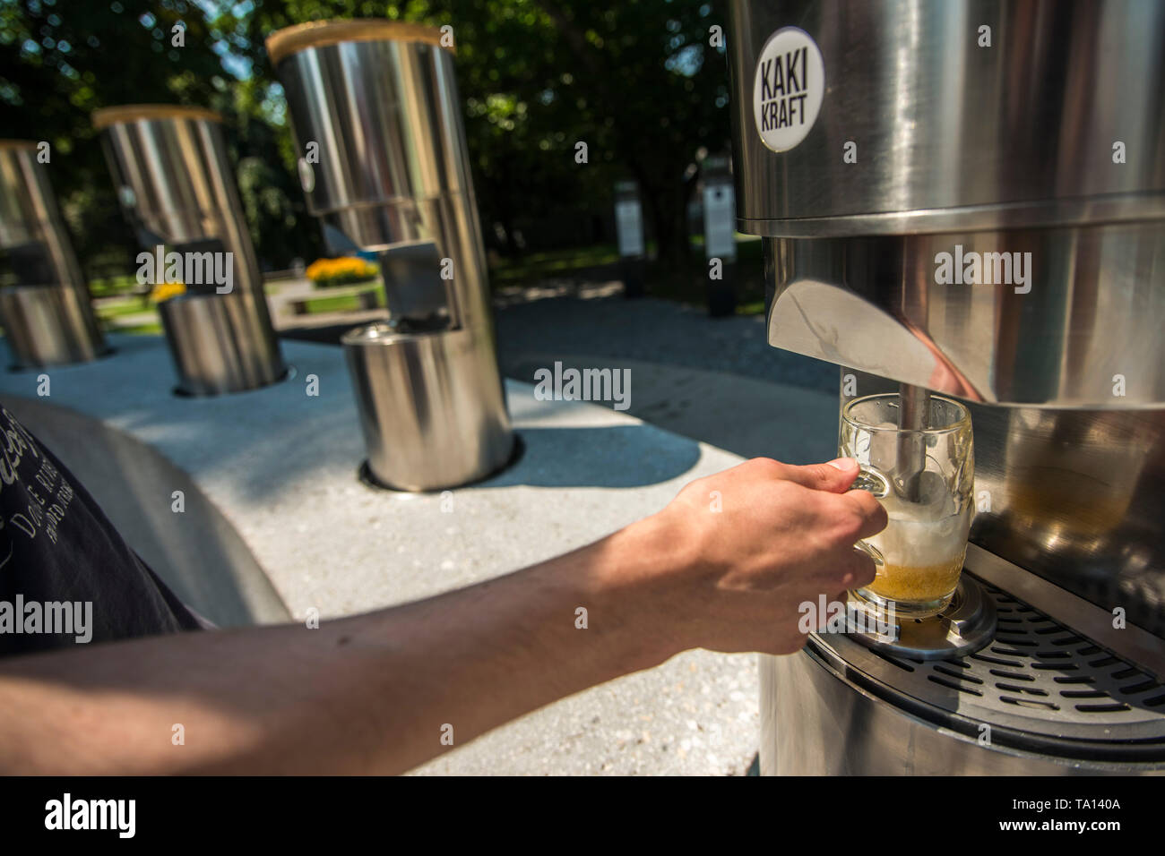 beer tasting at beer fountain Stock Photo - Alamy