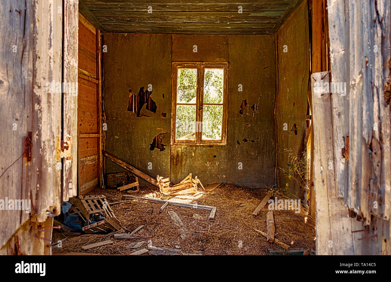 interior of abandoned house Stock Photo - Alamy