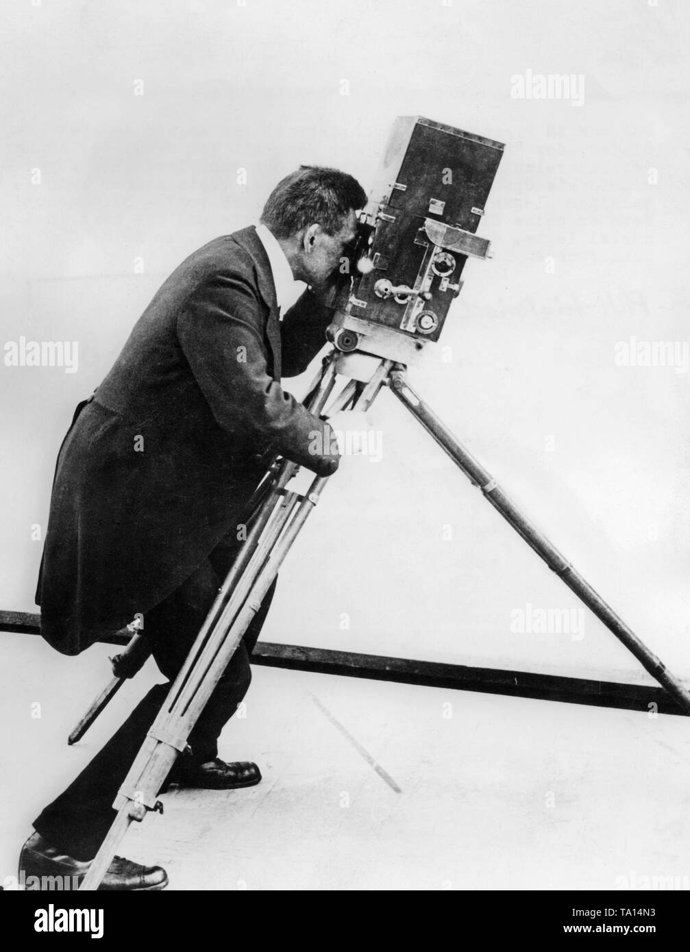 1920s movie camera hi-res stock photography and images - Alamy