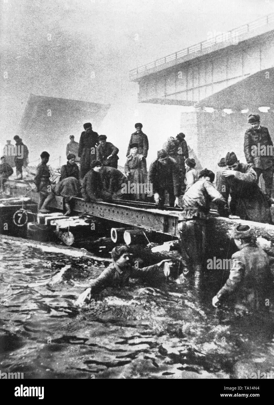 Red army oder river 1945 hi-res stock photography and images - Alamy